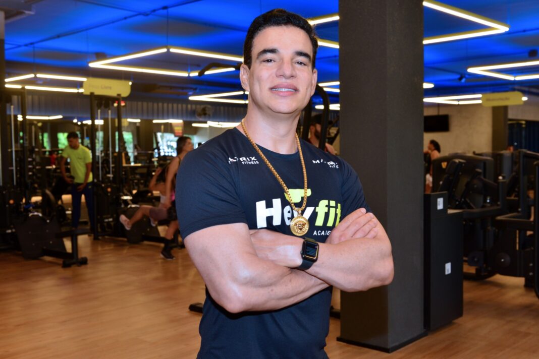 Anderson Franco comemora mais um ano de vida em mansão castelo em ...